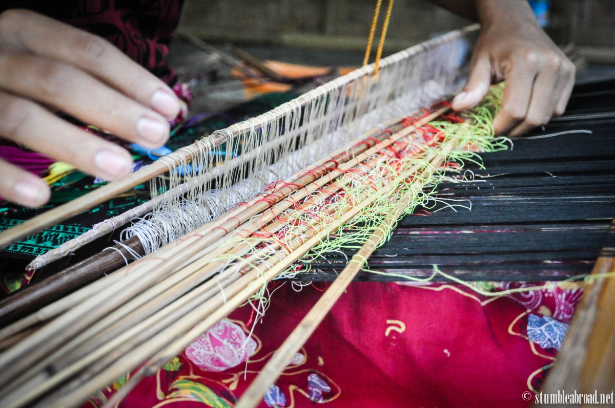 {LombokForKids} Visiting a Weaving Village | Stumble Abroad